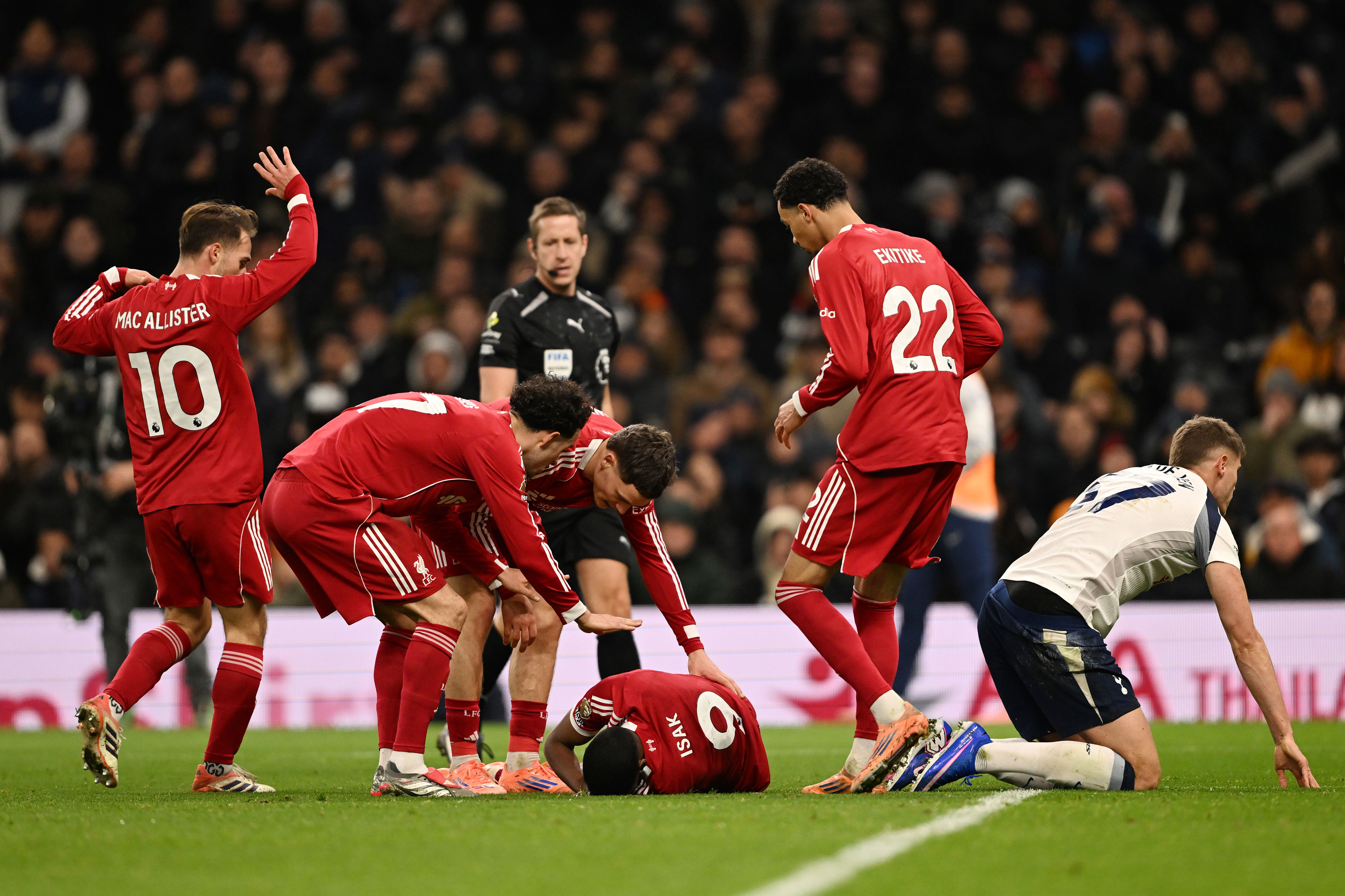 Slot issues Liverpool rallying cry as Isak injury compounds crisis