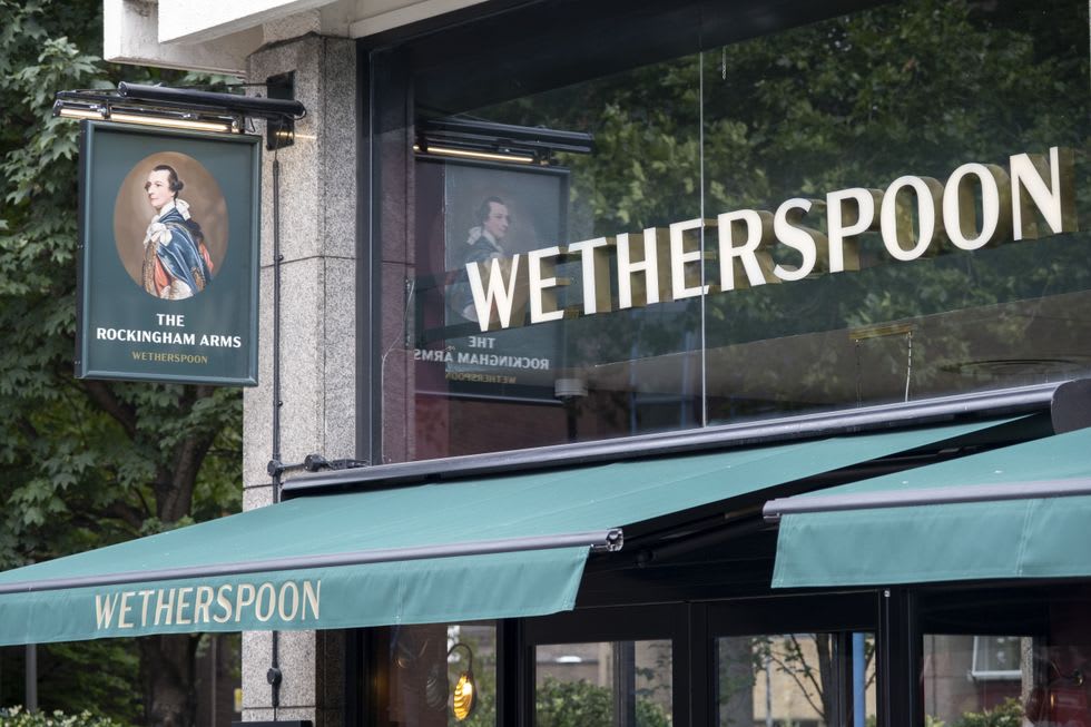 Wetherspoon cuts prices in January sale offering 99p pints at over 600 pubs