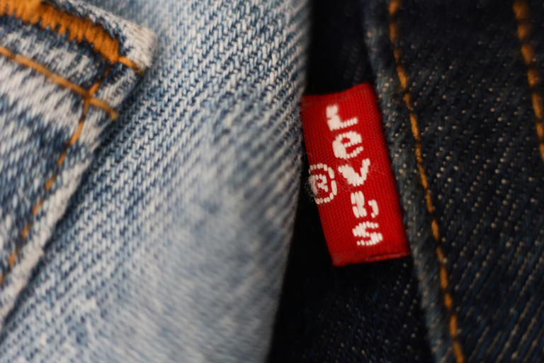 Levi’s 'cute' and 'comfortable' shearling-lined barn jacket is now over ...