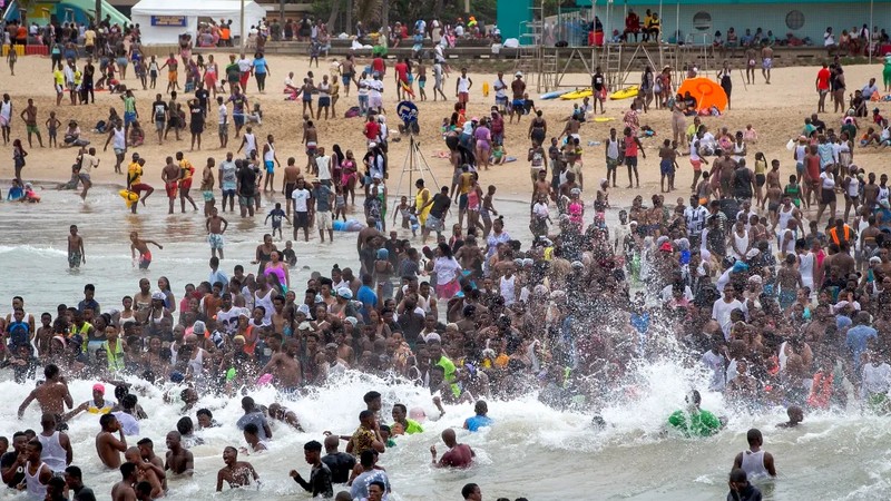 Durban beaches packed on Boxing Day despite temporary closures over ...