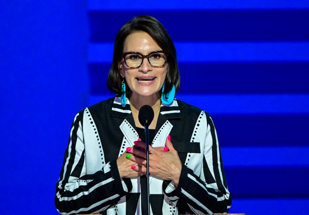 Minnesota Lt. Gov. Peggy Flanagan wears hijab in solidarity with ...