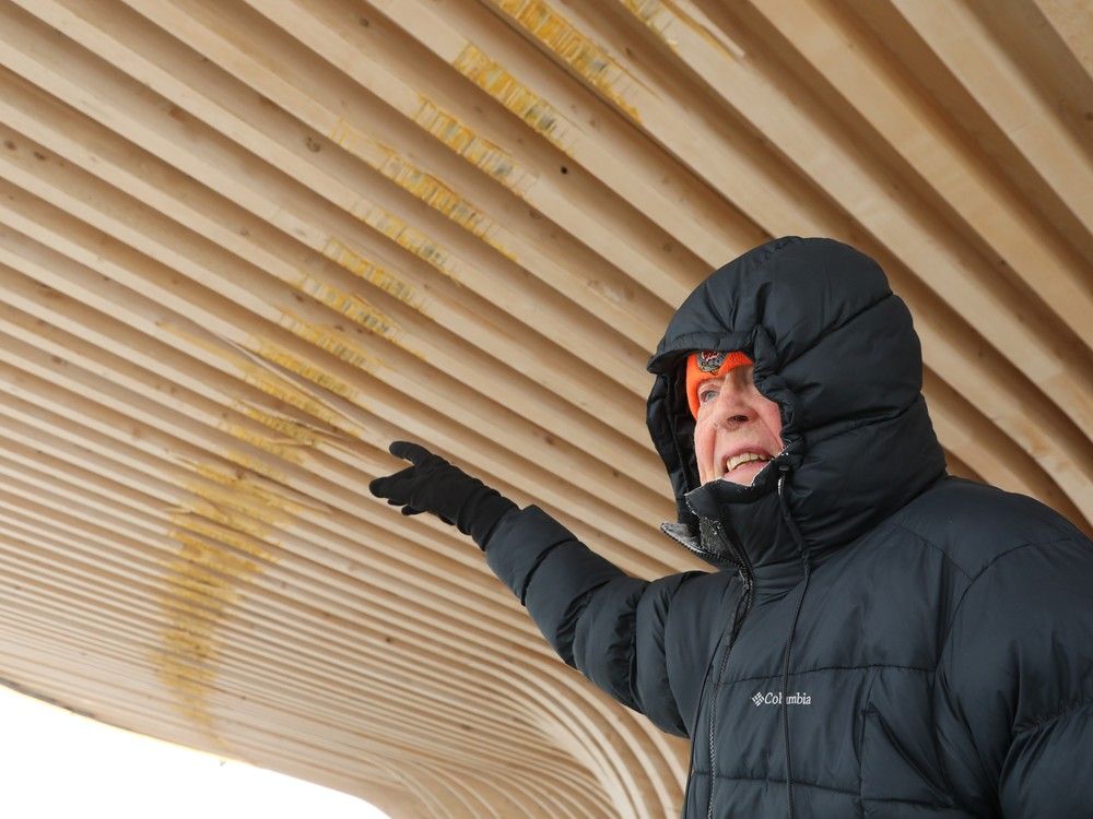 Kìwekì Point damage caused by school bus driving along pathway