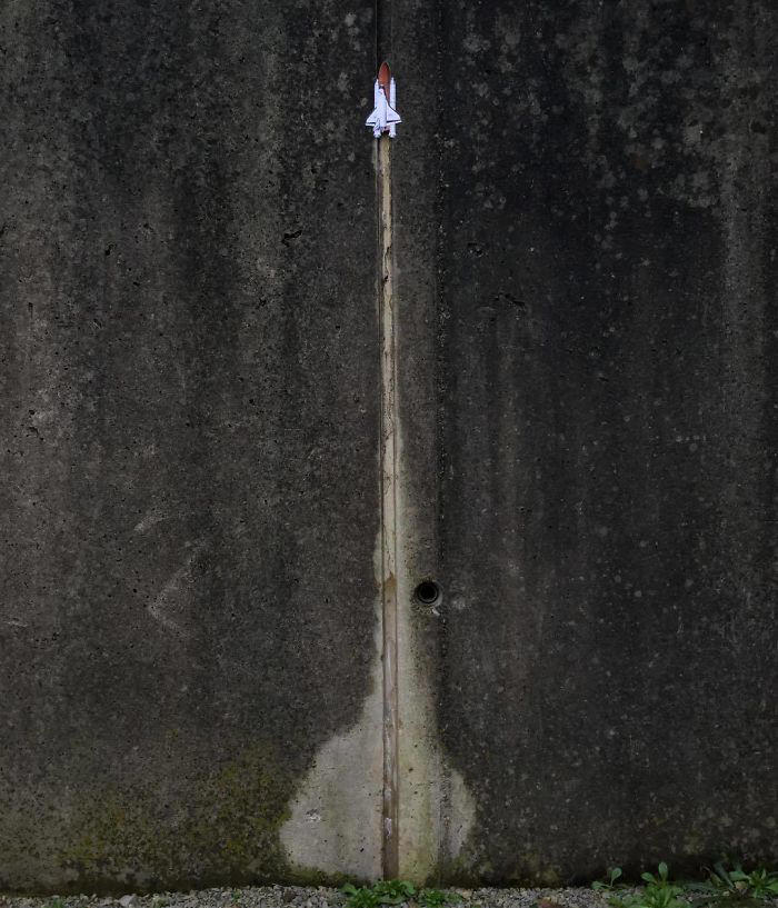 This artist creates graffiti that interact with their surroundings (29 ...