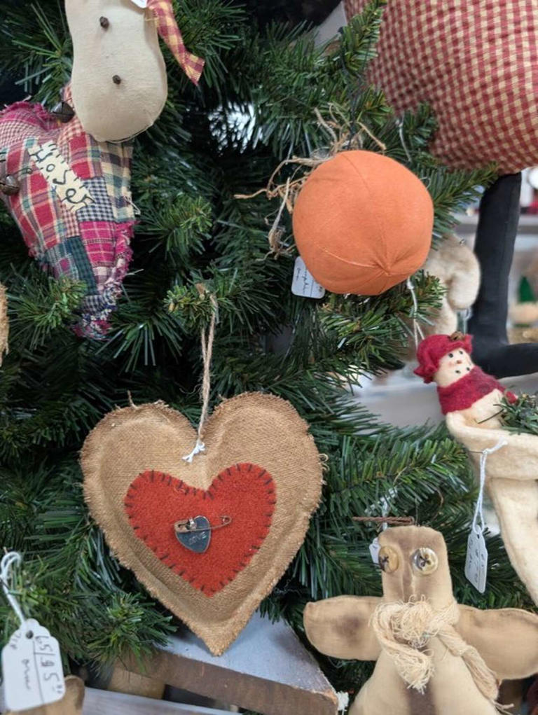 Manistee crafter keeps primitive crafts alive at Redeemed