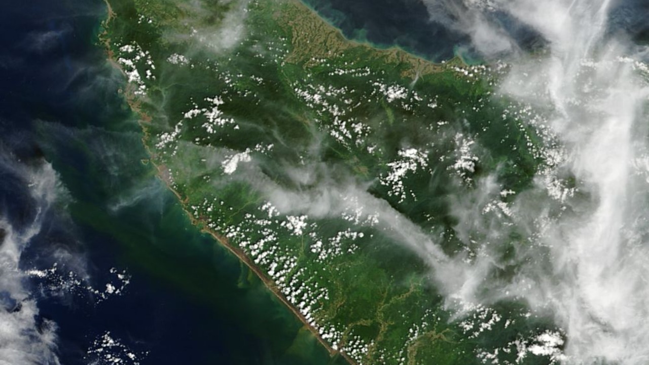 NASA satellites captured a terrifying image of a massive tsunami