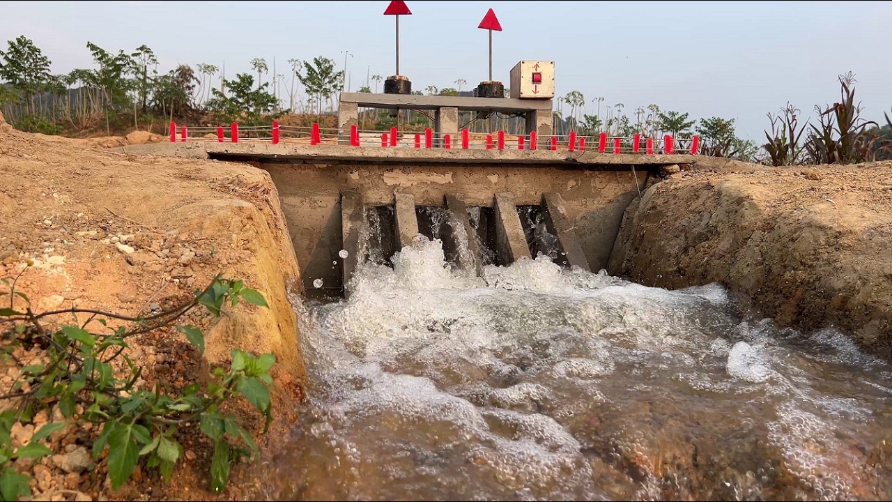 Mini dam construction with four gates water discharge