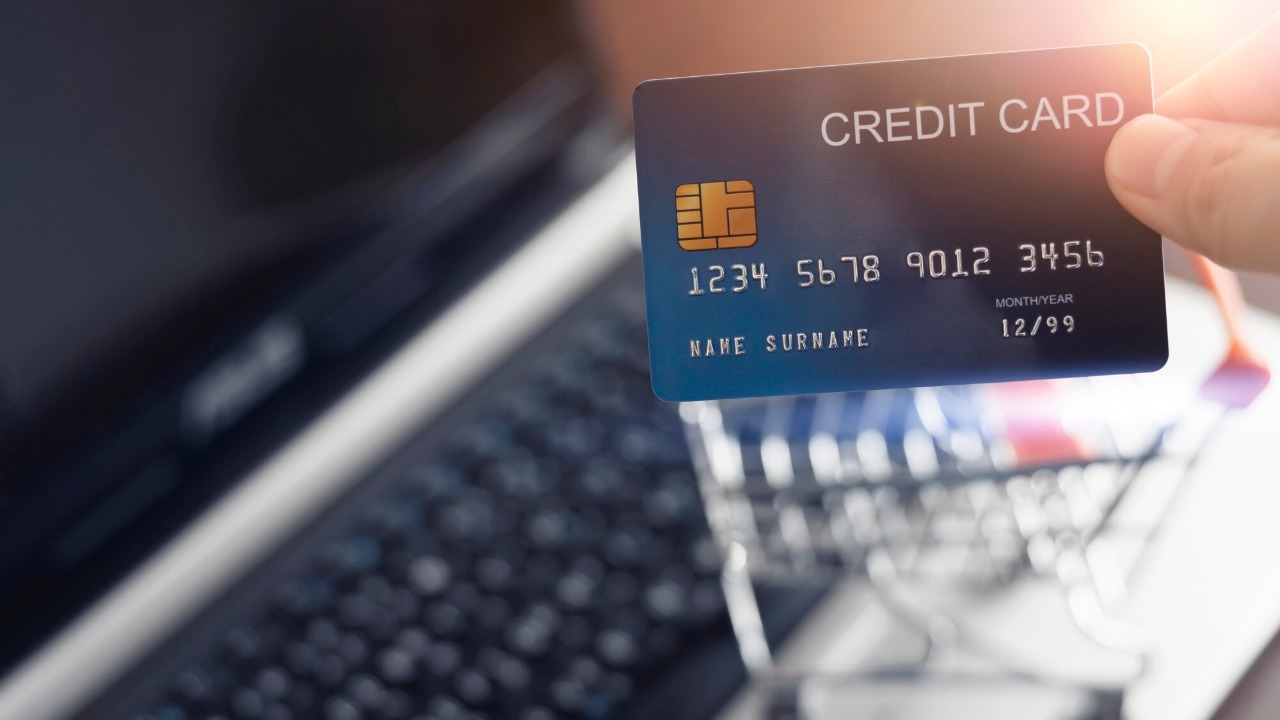 $245 US bank fee hike sparks the biggest credit card revolt in years