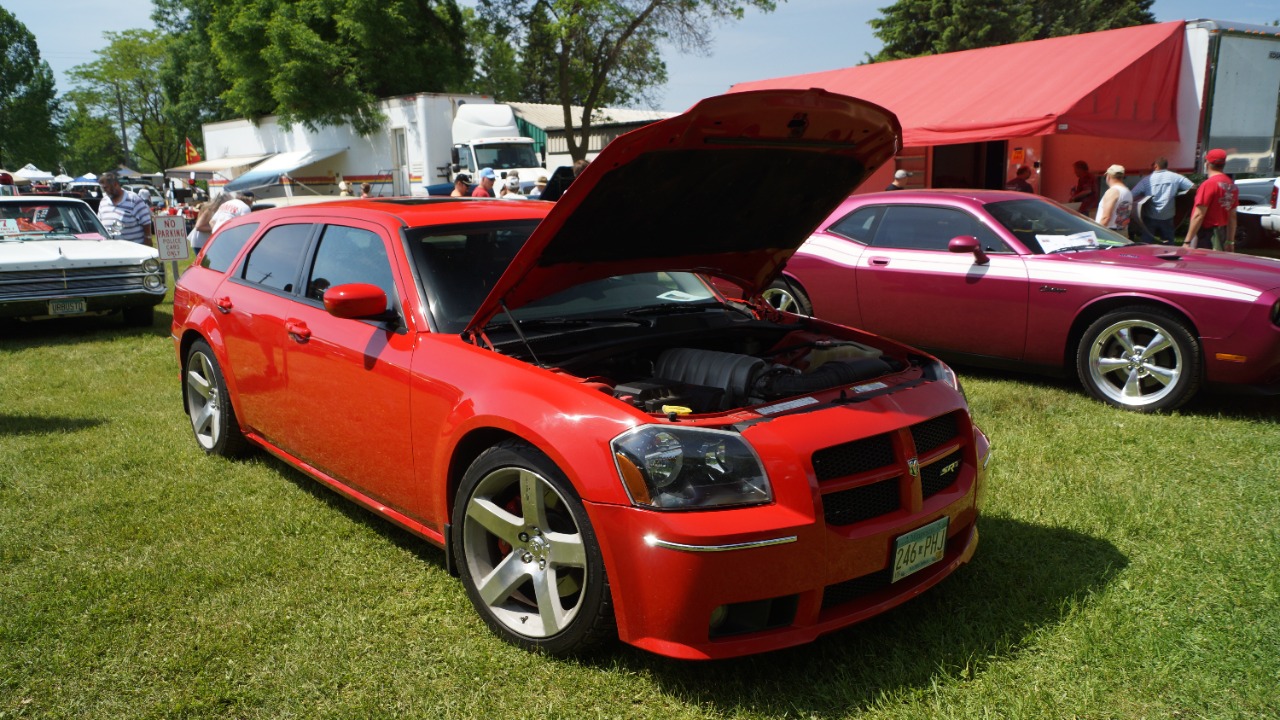 The wild Hemi wagon that dominated the streets in the 2000s