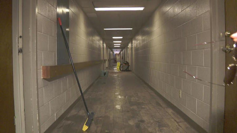 Busted water line floods SW Oklahoma City apartment overnight