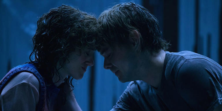 The Duffers clarify whether Nancy and Jonathan just broke up in ...