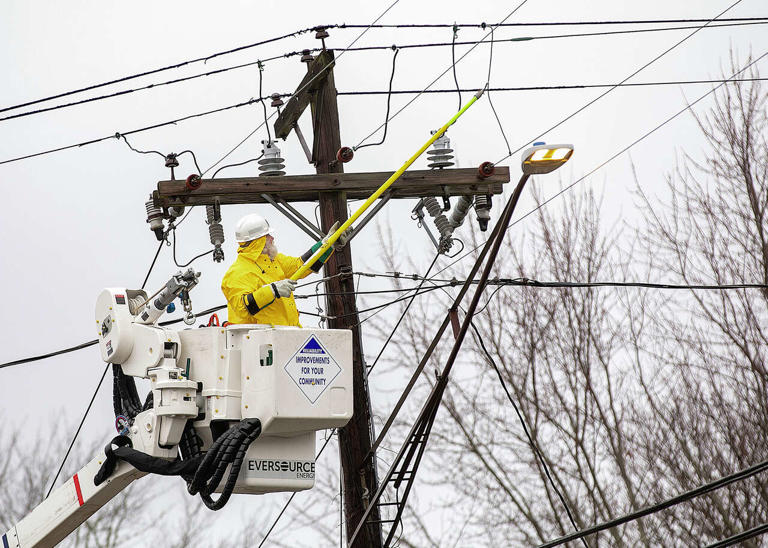 More than 800 Connecticut customers lose power after tree limbs damage ...