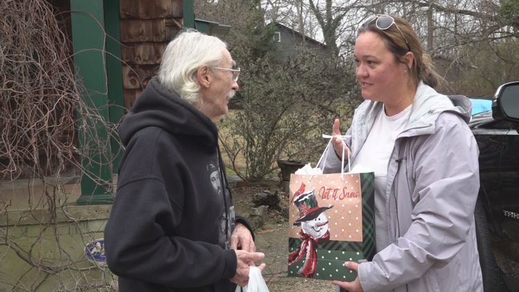 Volunteers deliver holiday cheer to homebound seniors on Christmas in ...
