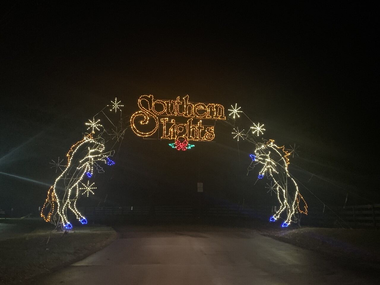 Weekend roundup: Dolly Parton musical, Southern Lights, photography ...