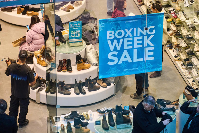 Boxing Day draws shoppers despite poor weather in Toronto, much of Ontario