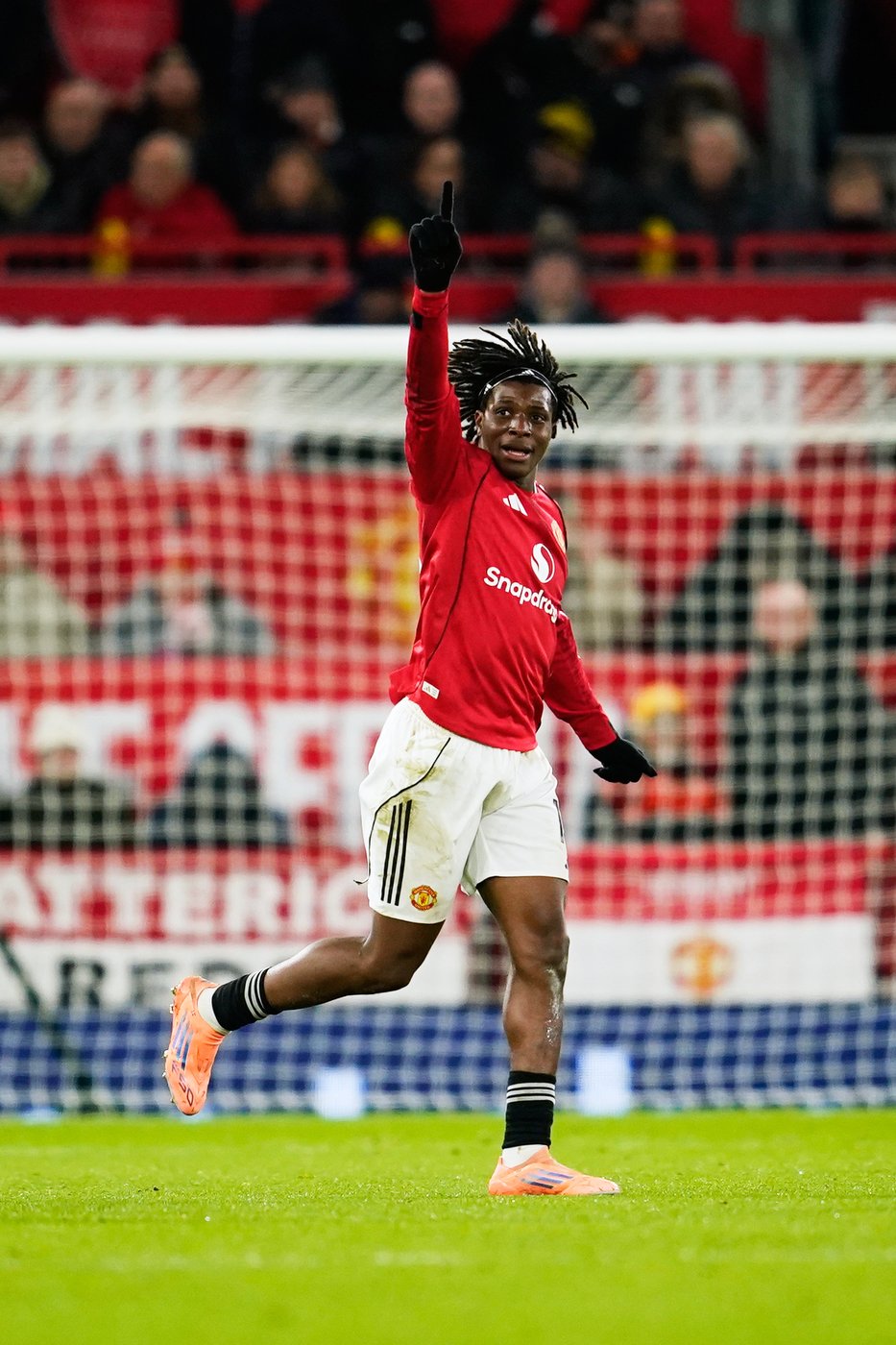 Patrick Dorgu's first Manchester United goal brings festive cheer after ...