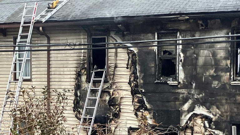 Gallery | Icy conditions slow 2-alarm response to building fire in ...