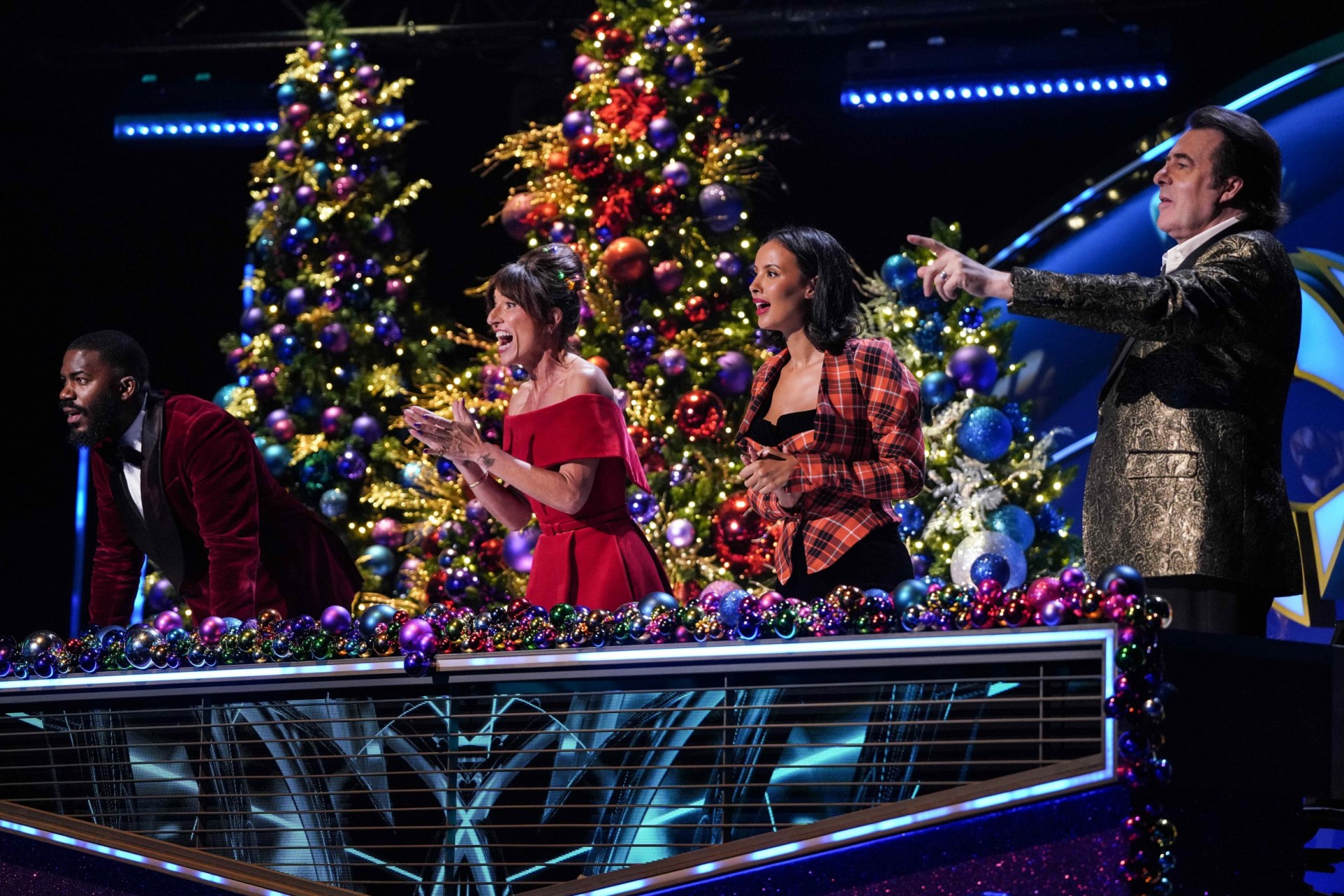 Dermot O'Leary wins Masked Singer Christmas special