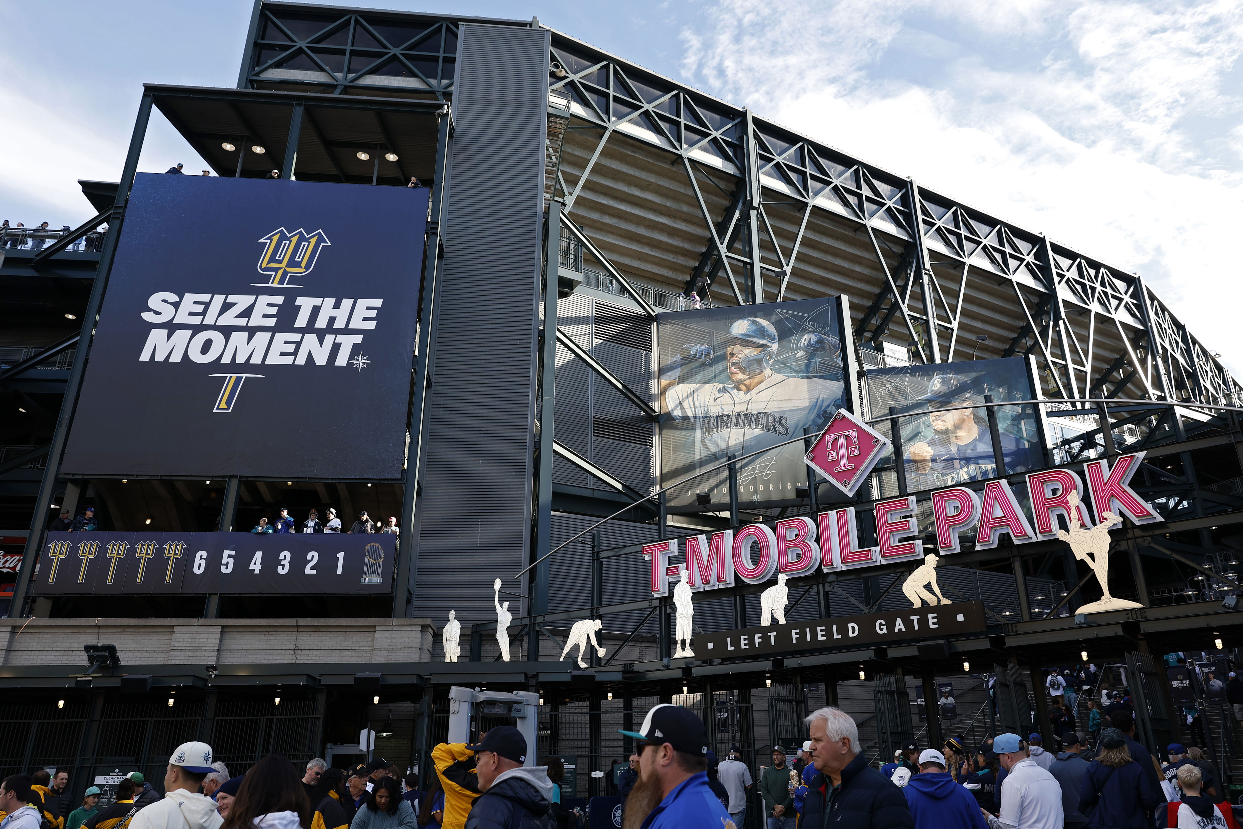 Friday feedbag: Mariners liminal spaces