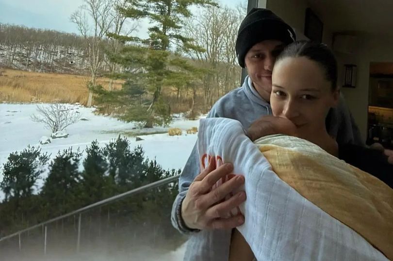 Pete Davidson’s girlfriend models adult diaper in postpartum selfie ...