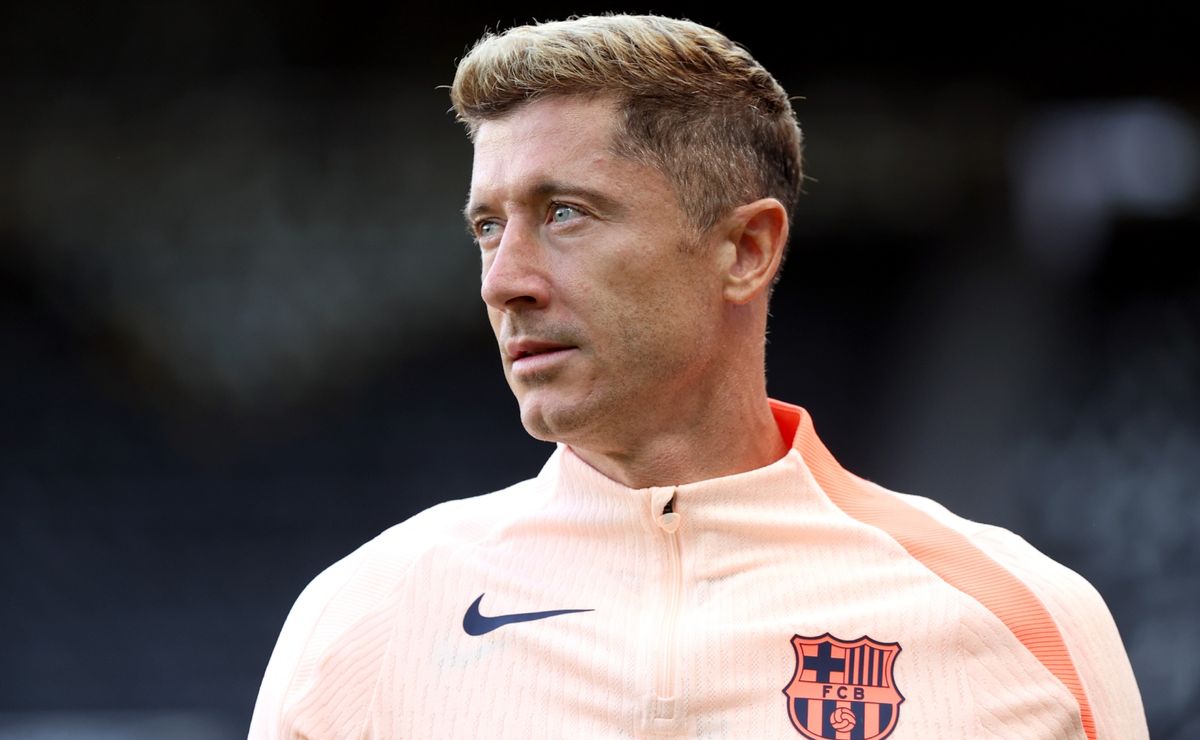 Robert Lewandowski makes candid admission about his Barcelona future ...