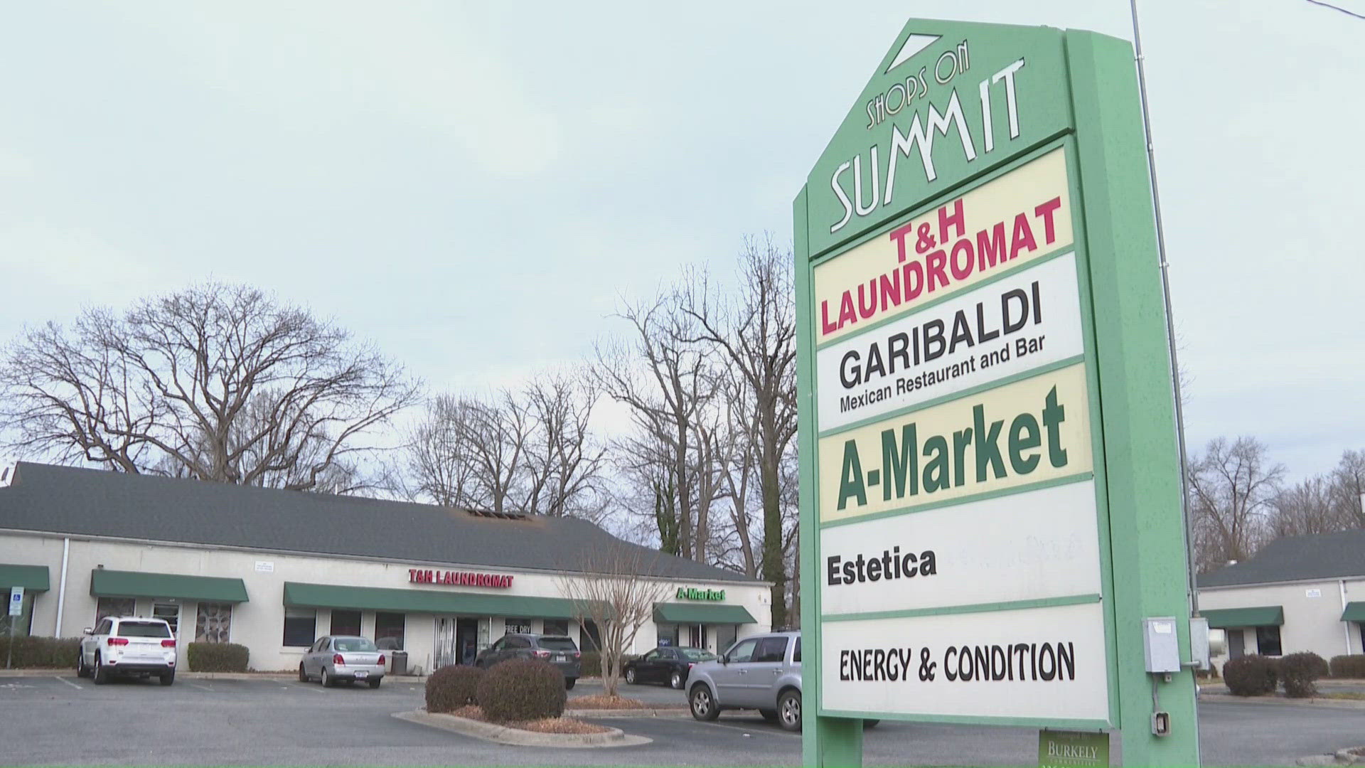 Laundromat fire damages roof on Summit Avenue in Greensboro