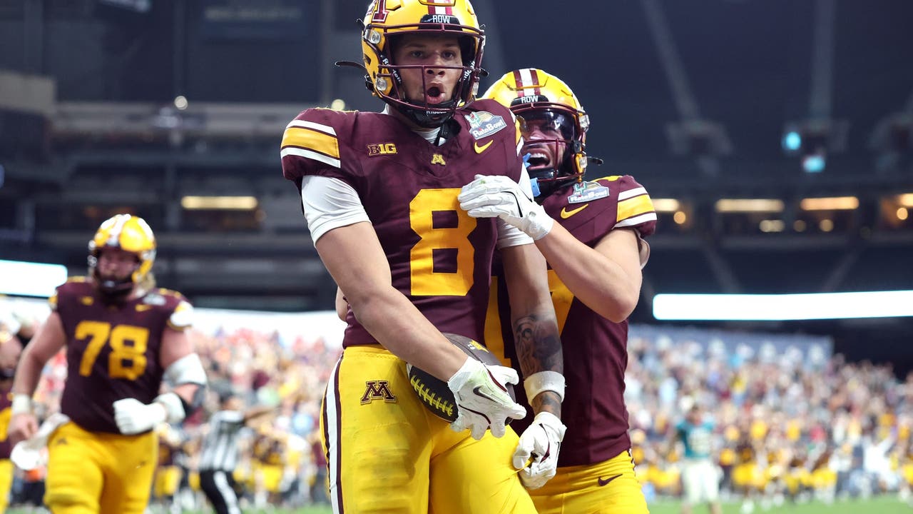 Jalen Smith grabs 2 highlight-reel TDs, Gophers beat New Mexico in Rate ...