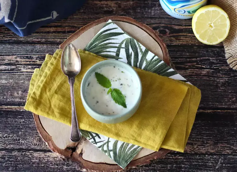 Sauce fraîche au yaourt, idéale pour les salades ou pour accompagner ...