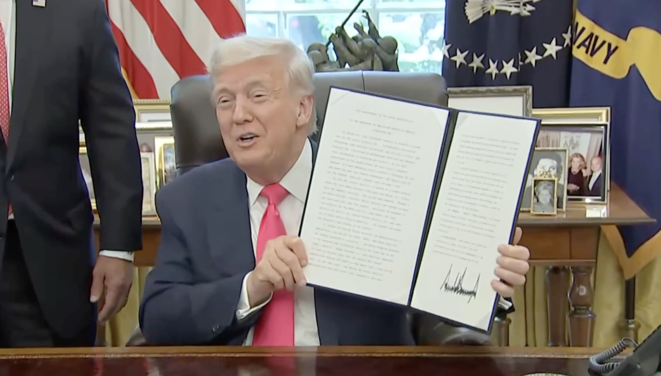 'Signed by the human hand, for a change': Trump takes the low road ...