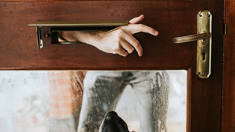 Scam warning: Never fall for these door-to-door sales scam tactics