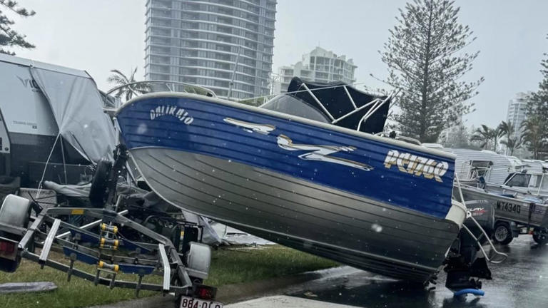 Broken crane holiday nightmare continues