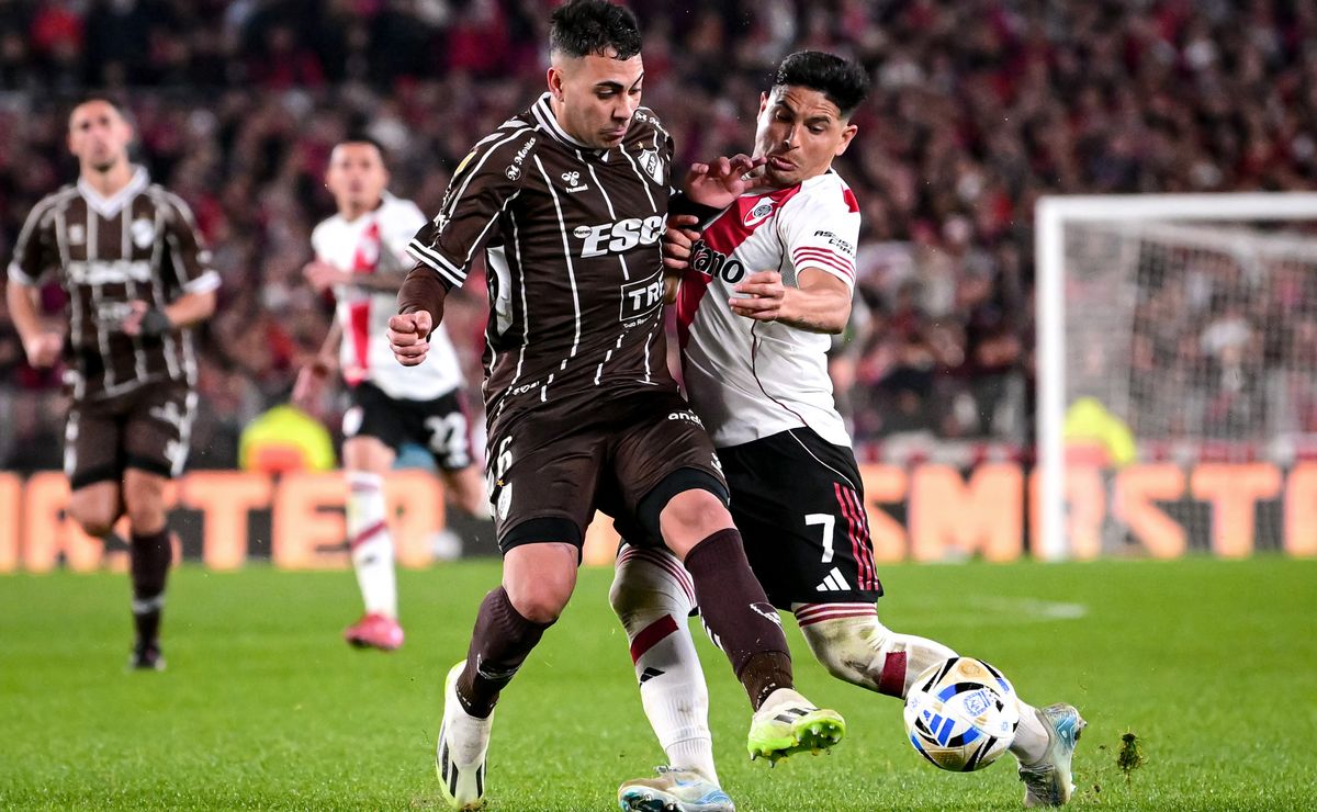 ¡Batacazo! Colo Colo sigue a defensor campeón del fútbol argentino y de ...