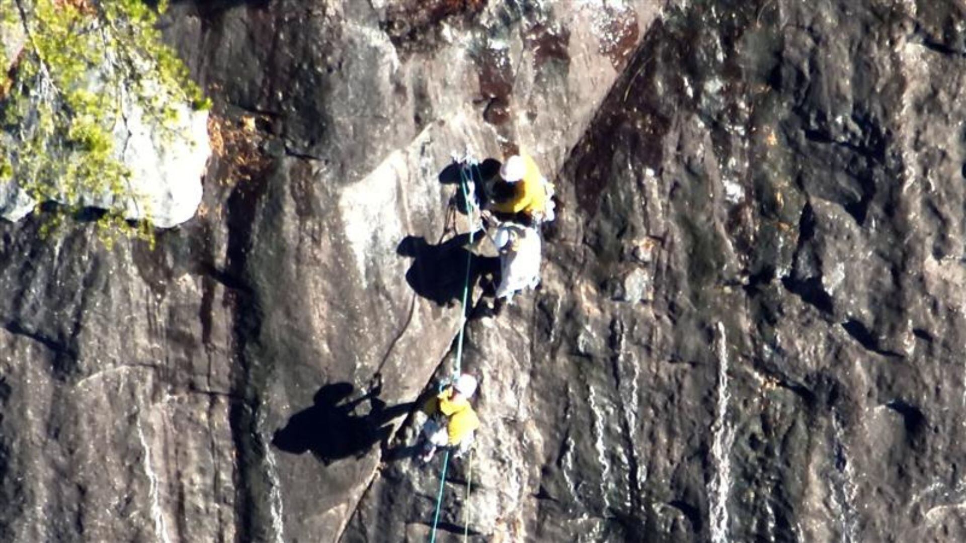 Officials describe rescue of missing rock climbers in Transylvania County