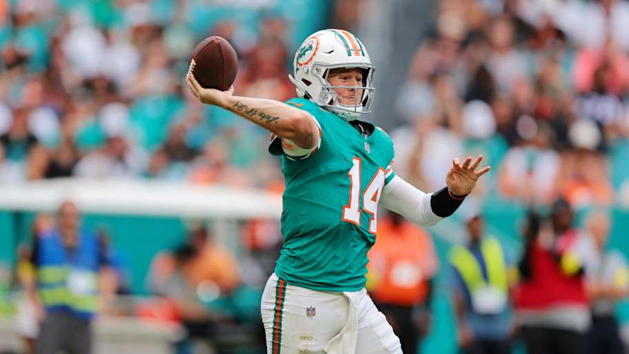 Dolphins-Buccaneers Week 17 national predictions roundup: Upset coming?