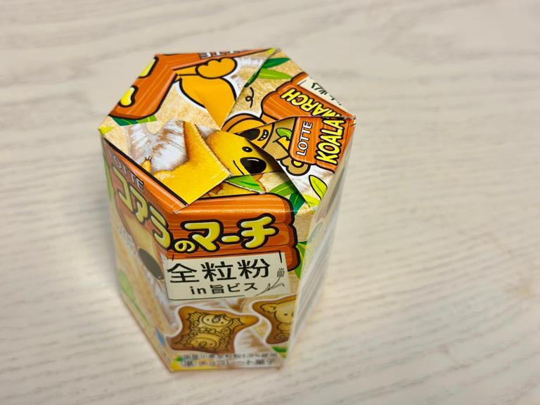 道具はハサミだけ!「コアラのマーチの空箱」が便利アイテムに変身「ふたができる」「ちょうどいい」