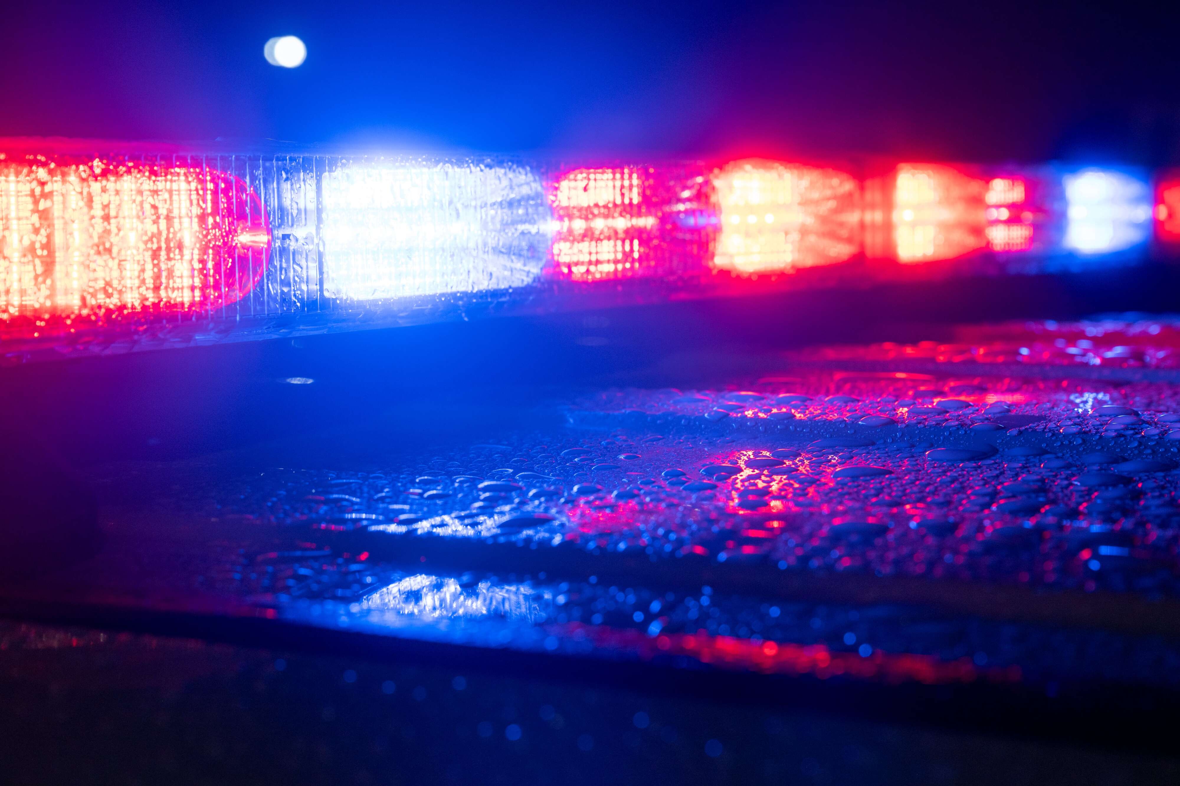 2 dead, 1 hurt in early-morning car crash in Central Mass.