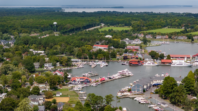 Maryland's charming bayfront inn is a picturesque getaway on the docks ...
