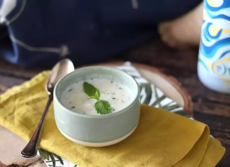 Sauce fraîche au yaourt, idéale pour les salades ou pour accompagner ...