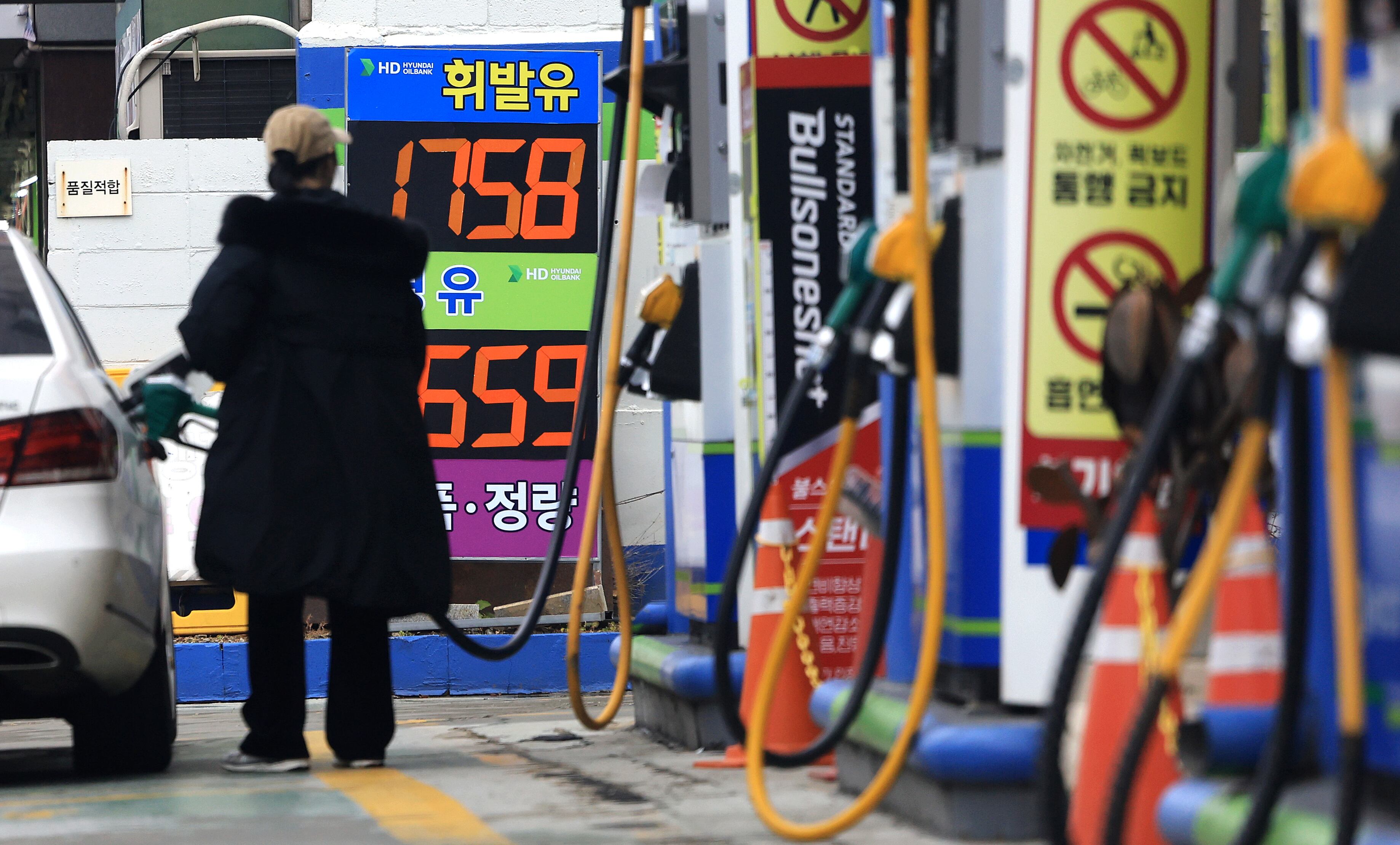 Domestic fuel prices fall third consecutive week