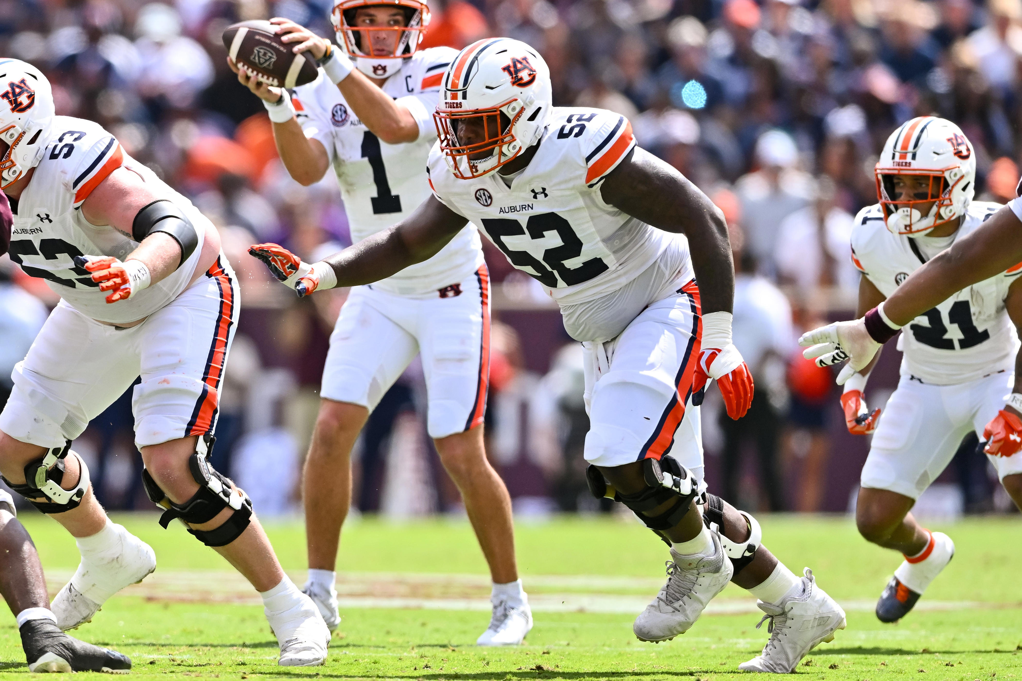 Auburn OL Dillon Wade officially declares for NFL draft