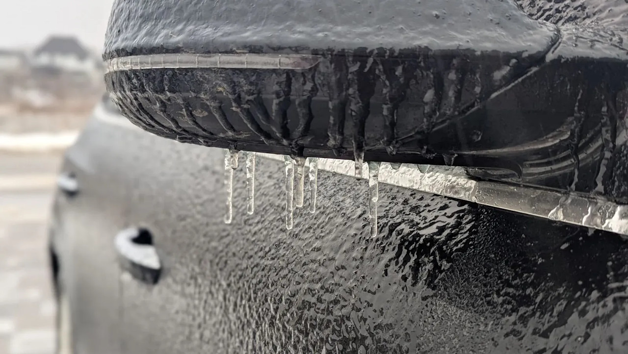 Boxing Day storm brings blowing snow and freezing rain to Ontario