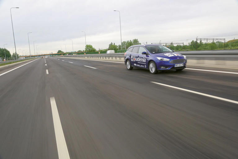 Lewy pas nie jest torem ani miejscem do pielgrzymek. Jak z niego korzystać?