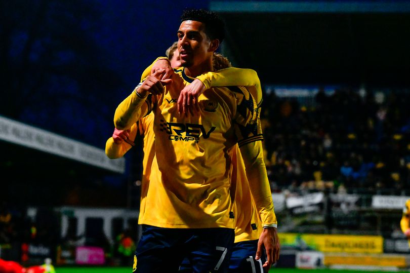 Torquay United 3 Weston-super-Mare 1 - Merry Christmas for Gulls in ...