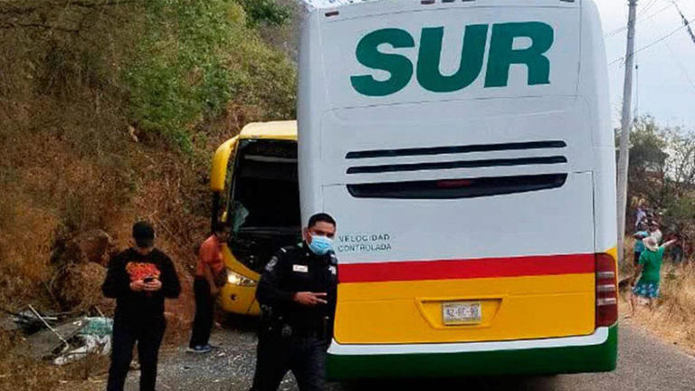 Terrible accidente entre autobuses en Tlapa–Puebla deja varias víctimas