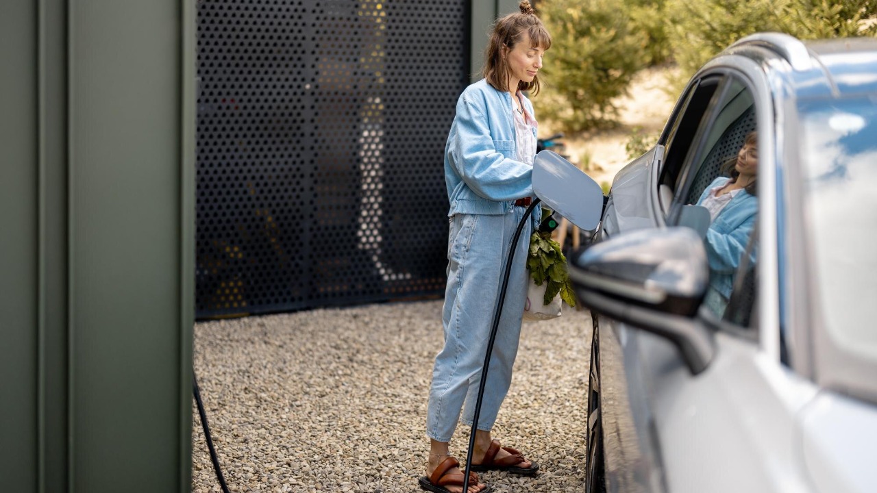 More EV drivers are ditching electric and switching back to gas