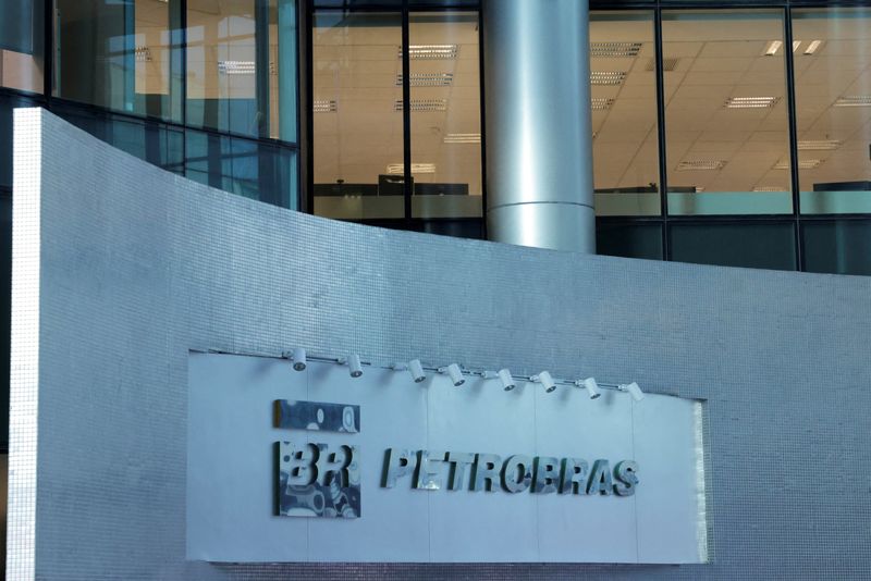 Large Brazilian union rejects Petrobras proposal to end strike