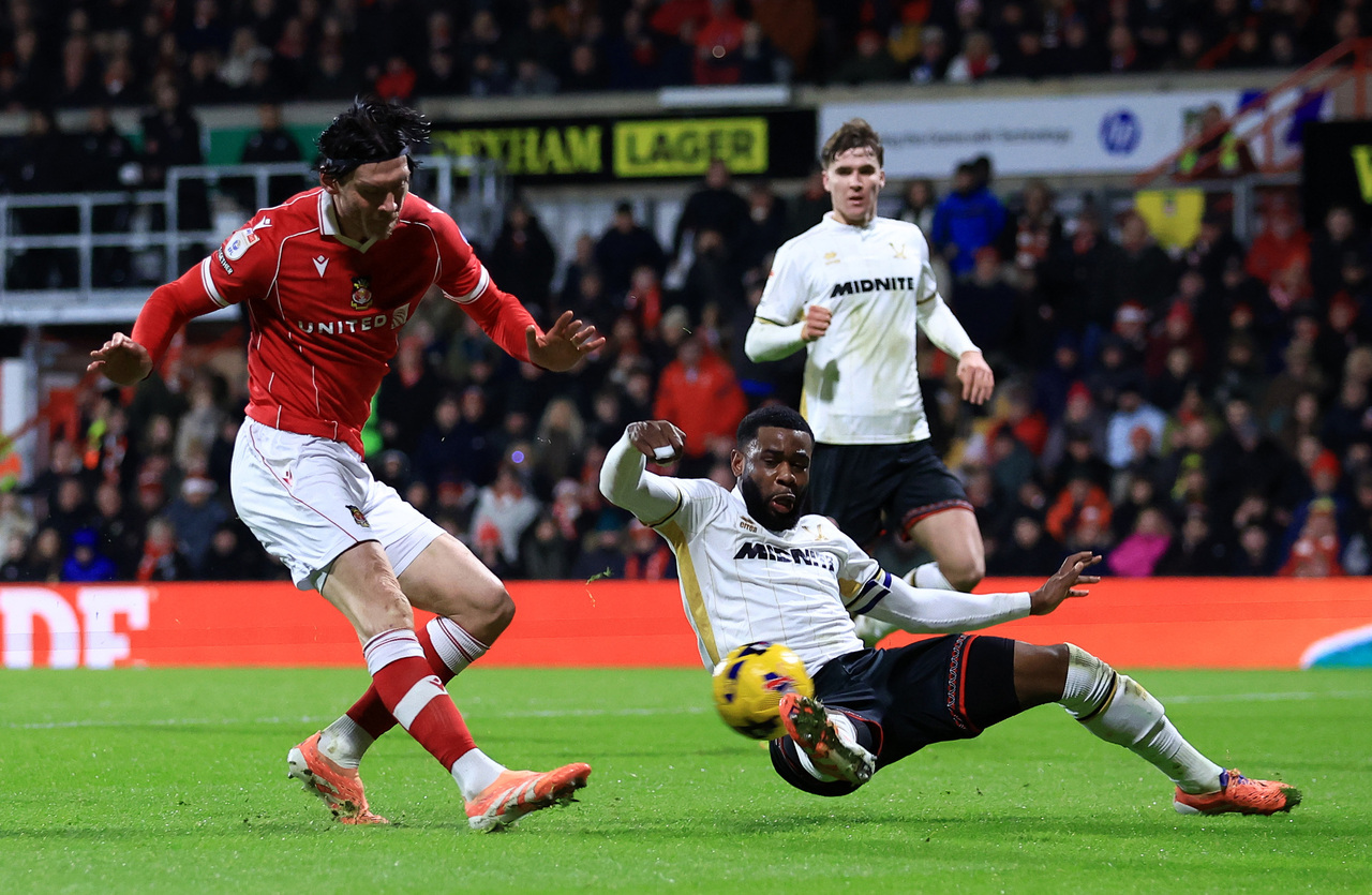 Wrexham defeat Blades in eight-goal thriller