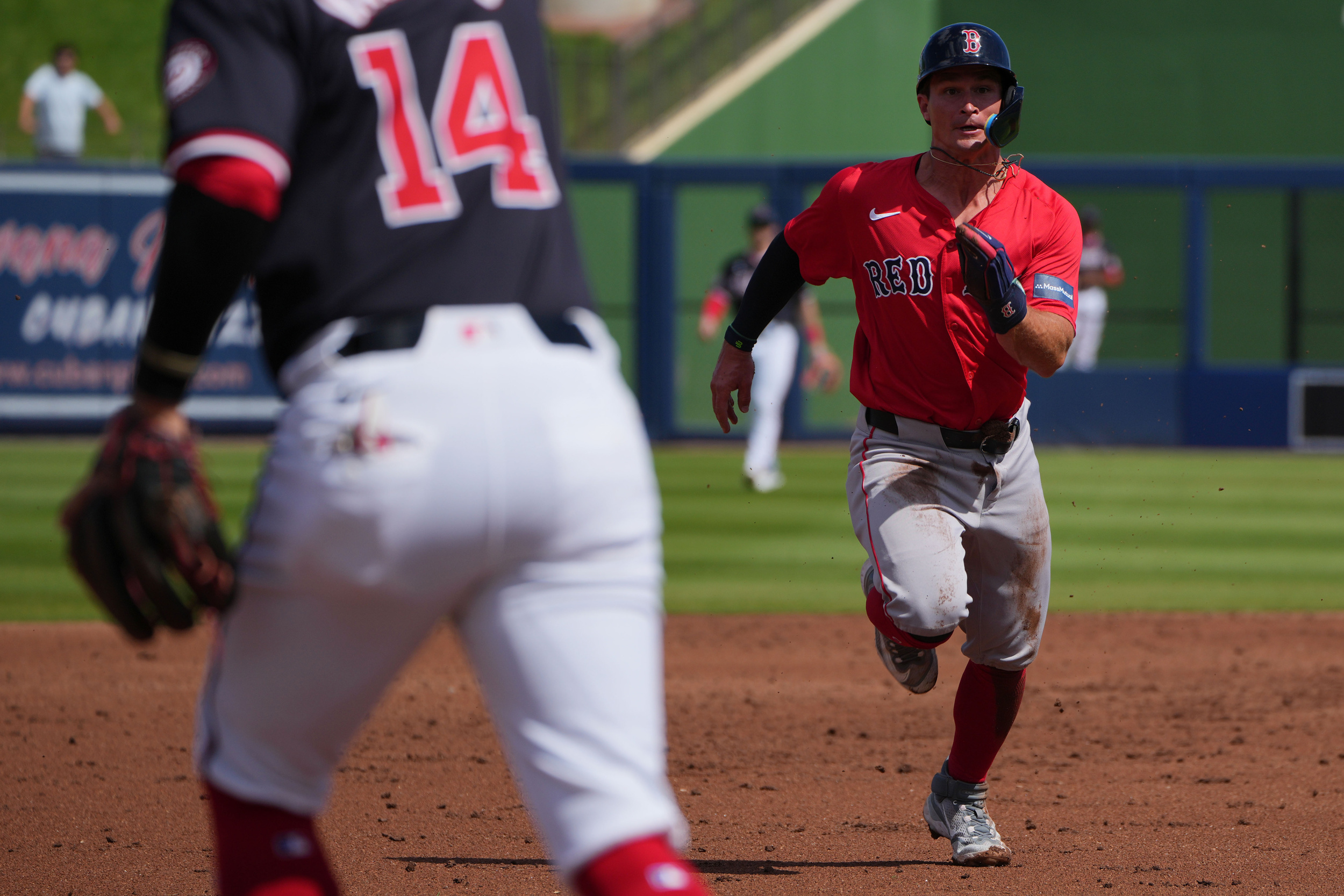 Phillies sign Mark Kolozsvary to minor league deal