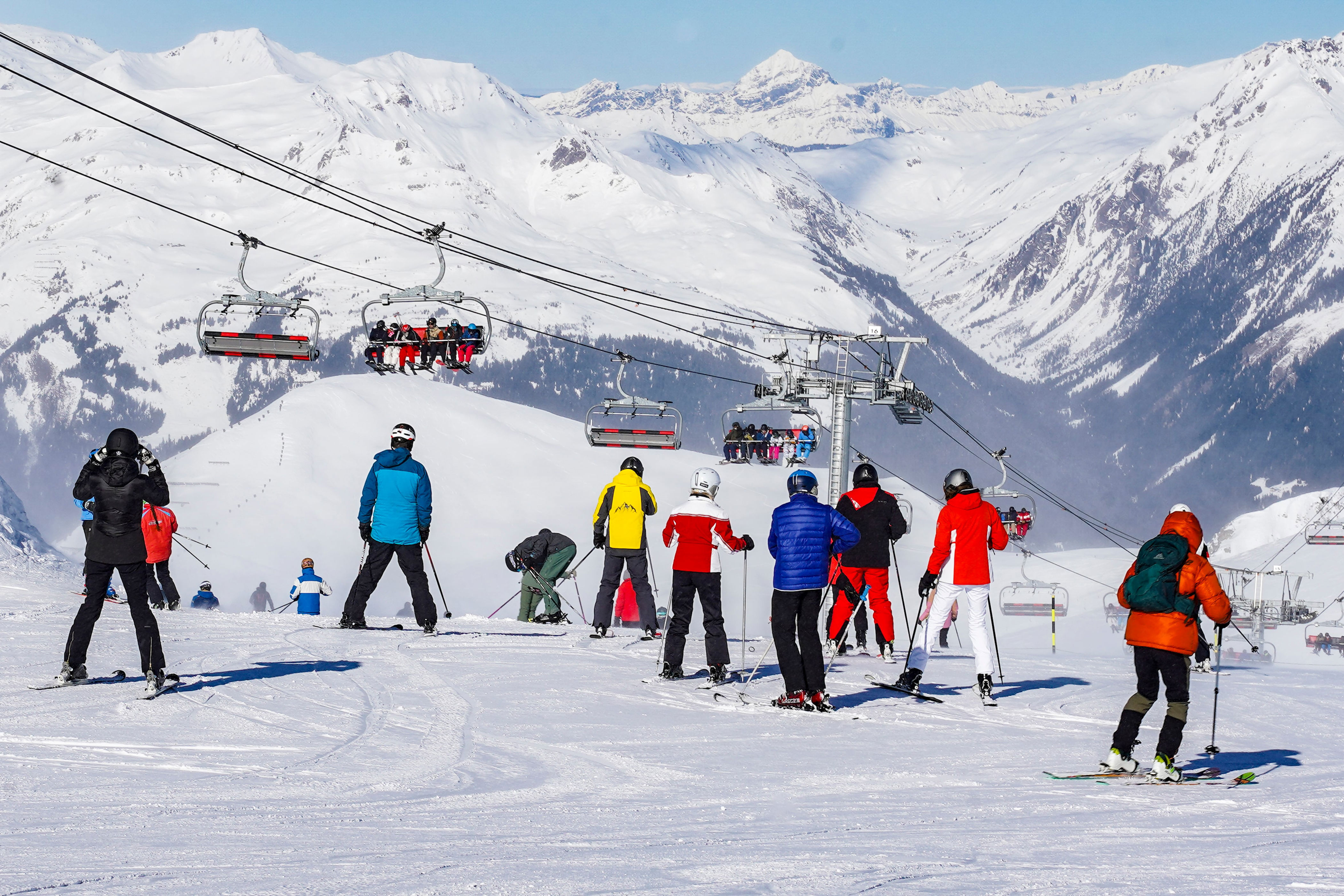 Savoie : mort d’un moniteur dans une avalanche à La Plagne, plusieurs ...