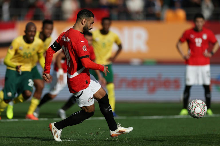 Salah helps 10-man Egypt beat South Africa and book last-16 place