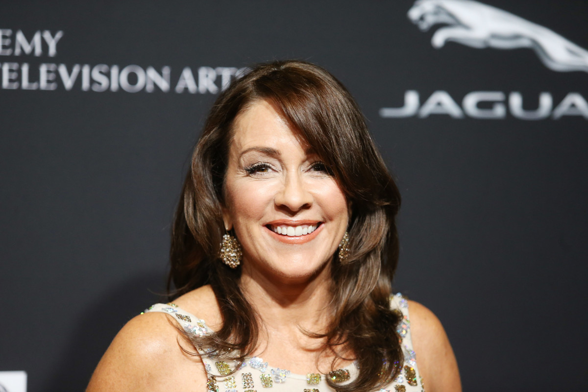 Patricia Heaton, 67, turns up the holiday heat with stunning gray hair ...